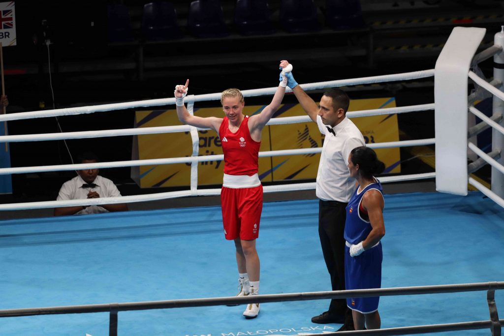 Davison and Eccles move to within one win of qualification as MacDonald ...